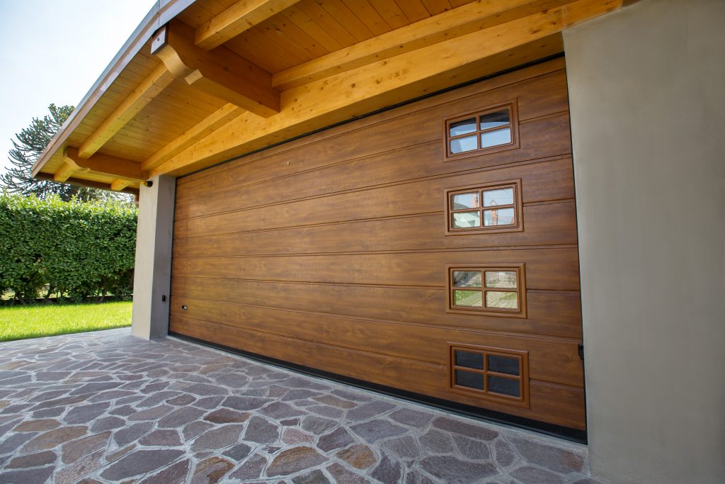 Basculante o porta sezionale: cosa scegliere per il proprio garage ...